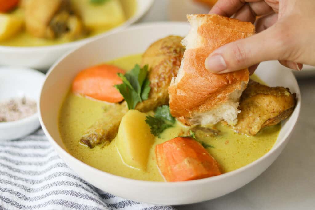 Ca Ri Ga (Vietnamese Yellow Chicken Curry Soup) - A Peachy Plate